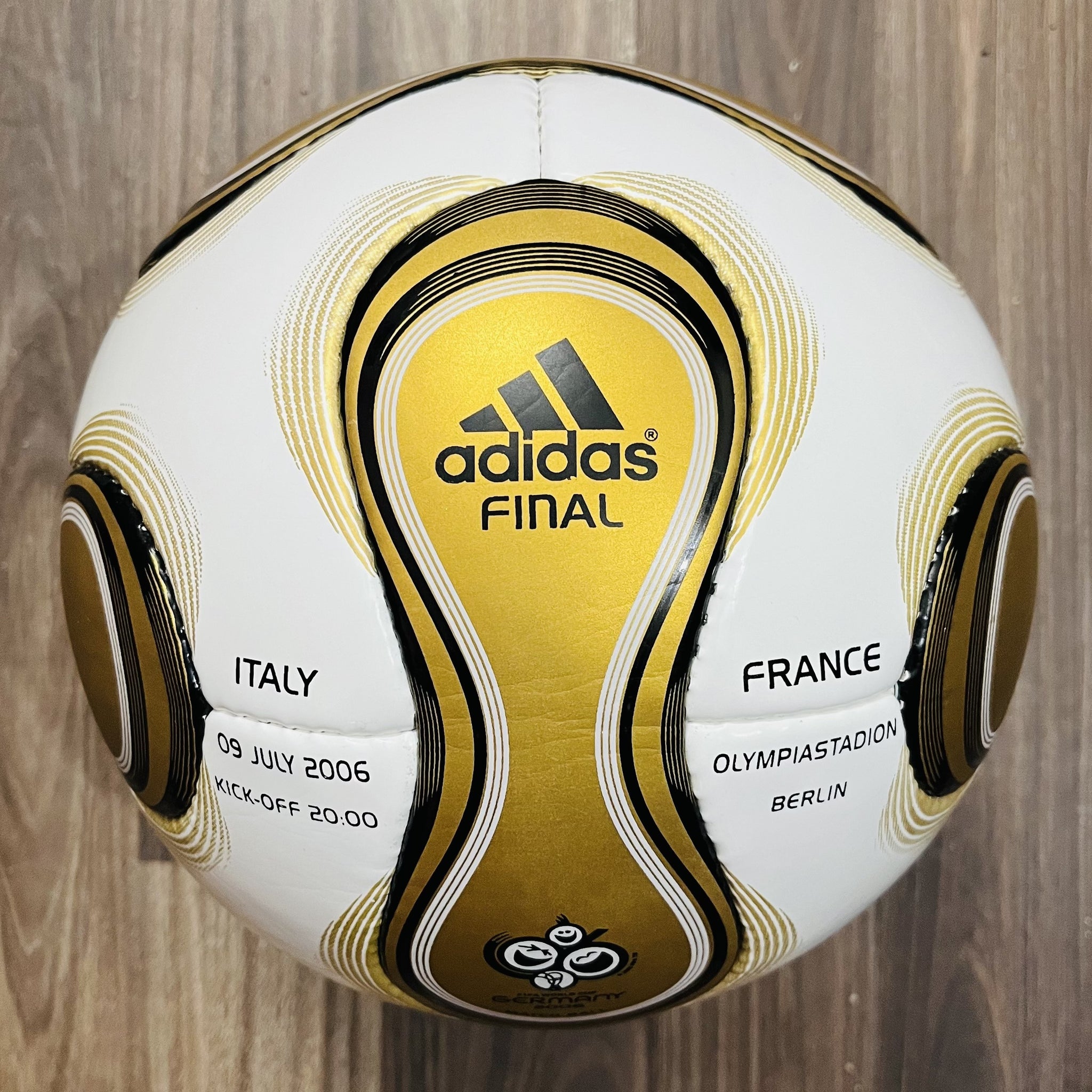 Adidas FIFA World Cup 2006 Teamgeist Berlin Football Handstitched Offi ...